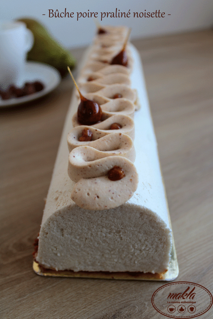 Bûche | Vanille - Insert fruits rouges - Dacquoise coco - Makla - La ...