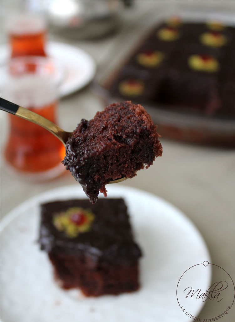 Islak kek - Gâteau turc humide et sa sauce au chocolat - Makla - La ...